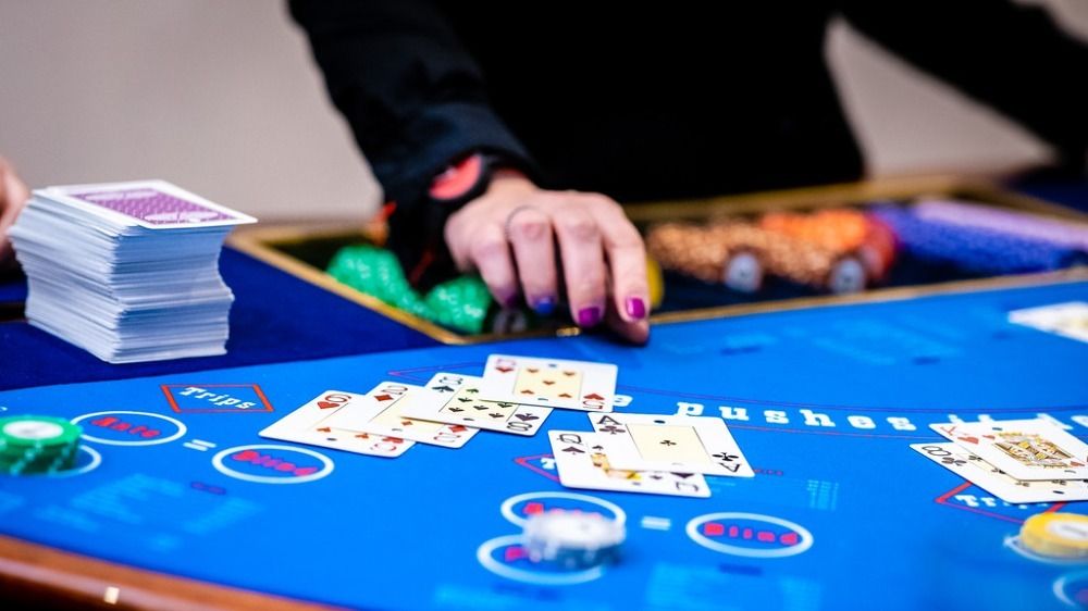 How Live Blackjack Works and What Are the Benefits of It?