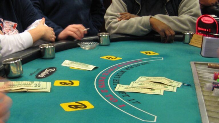 Hand Signals That Are Essential At The Blackjack Table