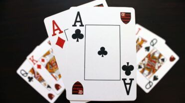 Hand Signals That Are Essential At The Blackjack Table