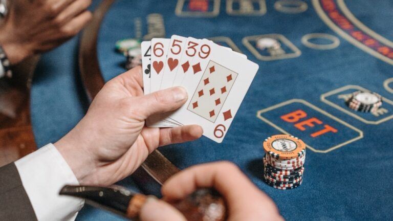 Splitting In Blackjack - How And When To Make This Move?